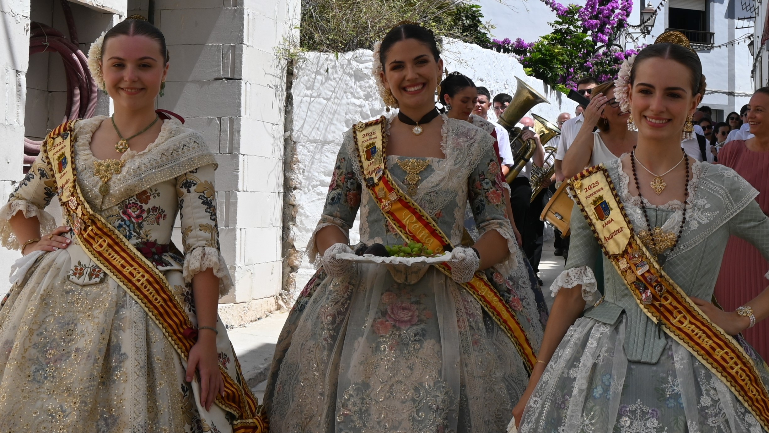Photo Gallery: Fogueres 2025 – The Offering of Figs and Grapes ...